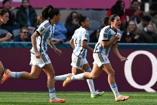 阿根廷落後兩球逼和南非2：2 - Now Sports